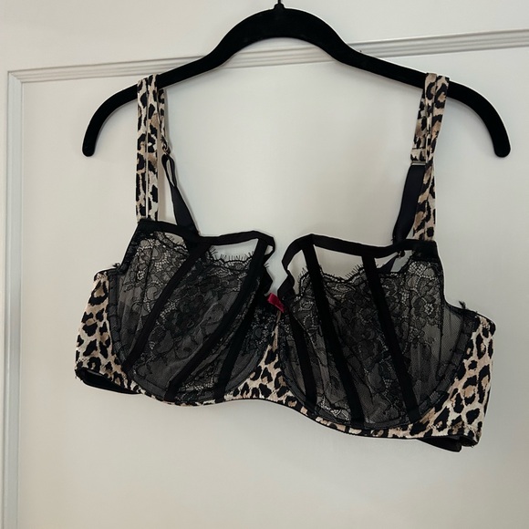 Cacique | Intimates & Sleepwear | Cacique Leopard Print Lace Bra 42d ...
